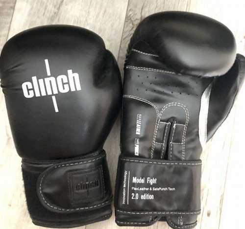 Боксерские перчатки clinch