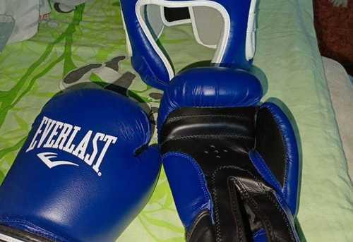 Боксерские перчатки и шлем