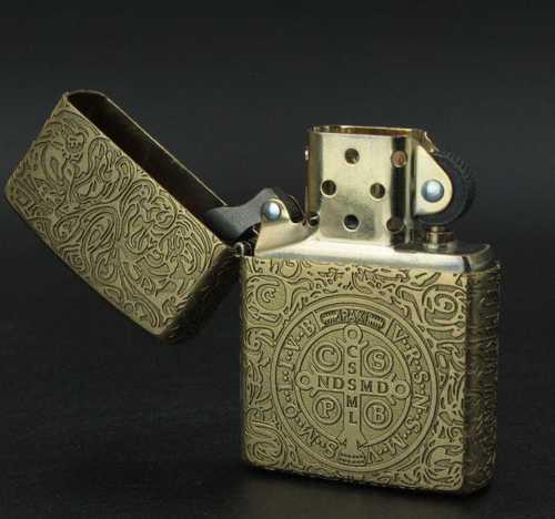 Zippo Armor с гравировкой Constantine. Подарок на