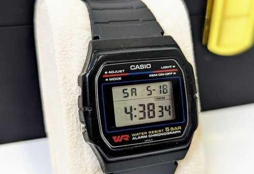 Винтажные электронные часы casio