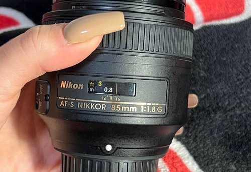 Nikon AF-S nikkor 85mm 1:1.8 G