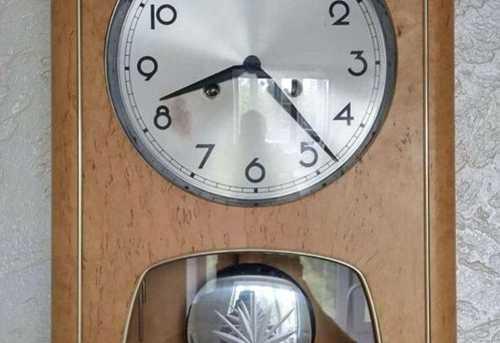 Часы настенные механические Junghans