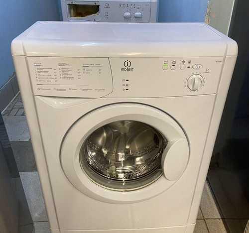 Узкая стиральная машина Indesit на 3,5 кг (33 см)