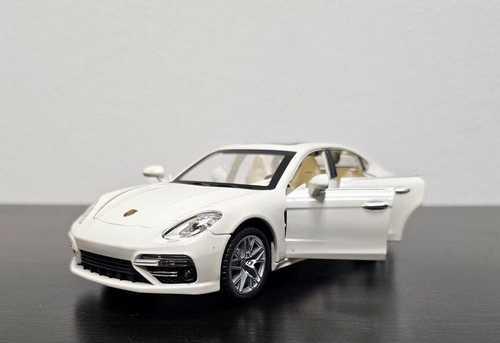 Модель машины Porsche Panamera 1:24