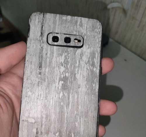 Samsung Galaxy S10e, 6/128 ГБ