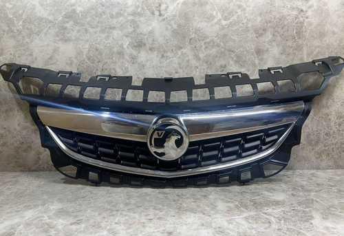Решетка радиатора Opel Astra J 2009-2012г