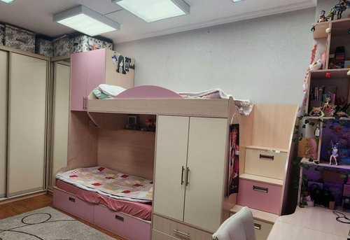 Спальный гарнитур в детскую для двоих девочек