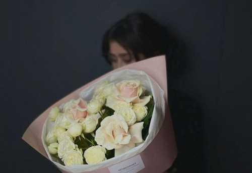 Букет цветов (кустовые розы, розы)