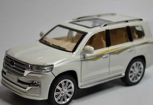 Модель автомобиля Toyota Land Cruiser 200 металл