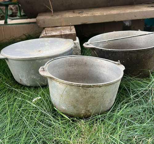 Металлические фляги, чугунки, таз