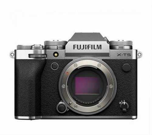 Fujifilm X-T 5 body silver