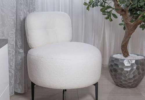 Новое дизайнерское кресло белое