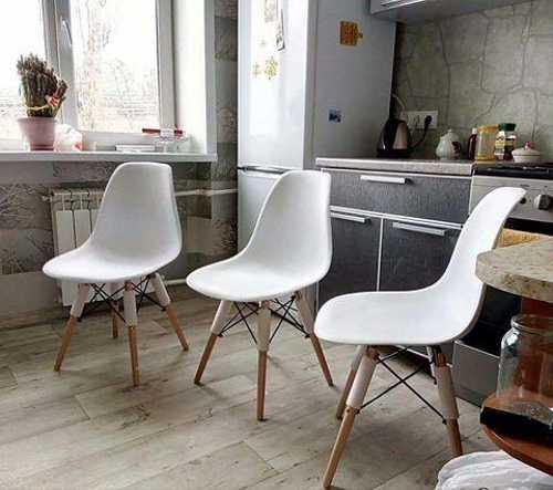 Стул eames комплект. Стул Eames серый. Стулья Eames в интерьере. Комплект Eames стол и стулья. Стул Eames бежевый.