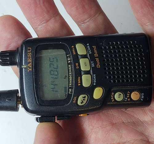 Рация yaesu VX-1R