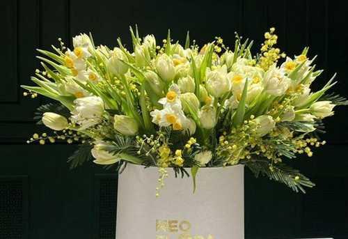 Букет цветов в шляпной коробке Тюльпаны Мимоза