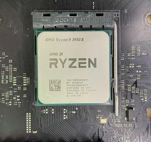 Процессор AMD Ryzen 9 3950X (16 ядер, 32 потока)