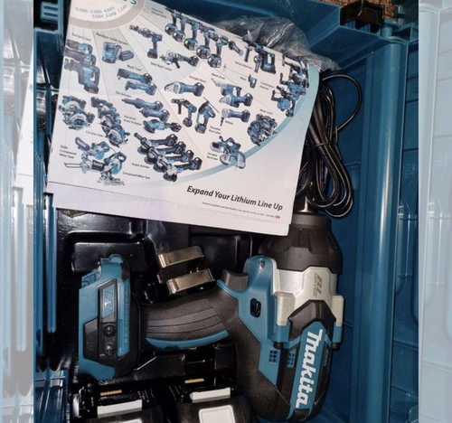 Аккумуляторный гайковерт Makita DTW1001RTJ