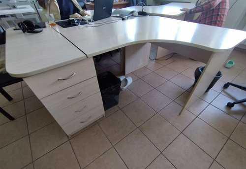 Офисные столы с тумбами и без