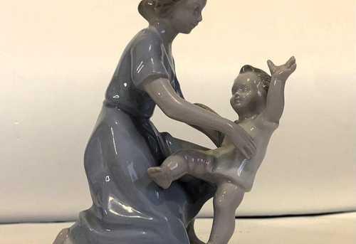 Статуэтка Мать с ребенком. Германия