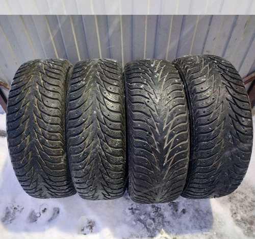 Yokohama IceGuard Stud IG65 215/60 R16