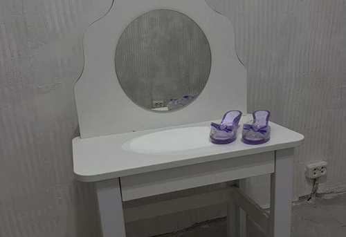 Продам туалетный столик с зеркалом