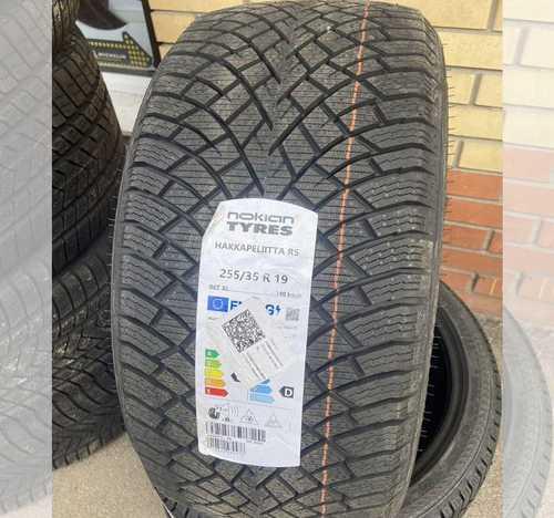 Nokian Tyres Hakkapeliitta R5 255/35 R19