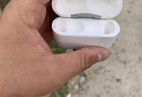 Продам кейс от наушником AirPods. Цена договорная