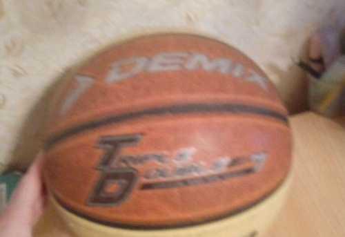 Баскетбольный мяч demix и насос в комплекте