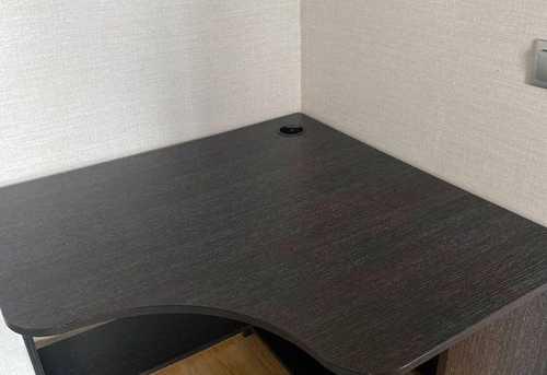 Письменный стол угловой + компьютерное кресло