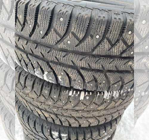 Bridgestone Ice Cruiser 7000S 215/65 R16 88T