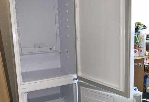 Холодильник 160 см, гарантия есть, инструкция есть