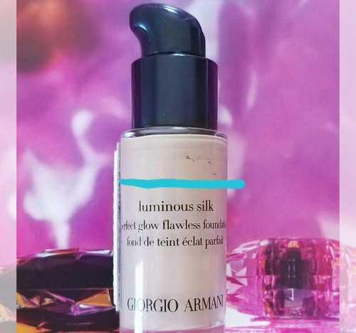 Тональный крем Armani luminous silk