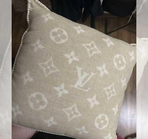 Подушка louis vuitton