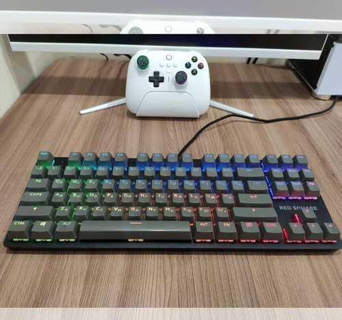 Кастомная Red square keyrox tkl