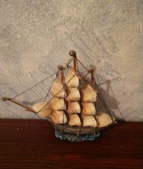 Корабль из ракушек сувенирный