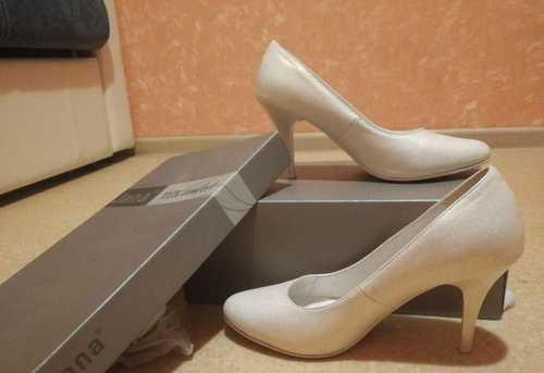 Туфли женские 38 размер бежевые на высоком каблуке