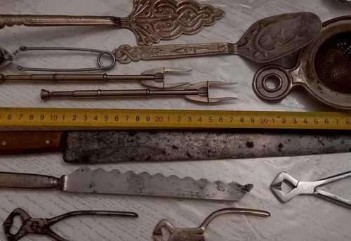 Старинные ножи,щипцы, ситечки, лопаточки