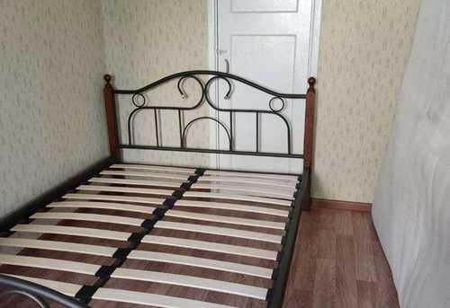 Кровать двухспальная с матрасом 145*200