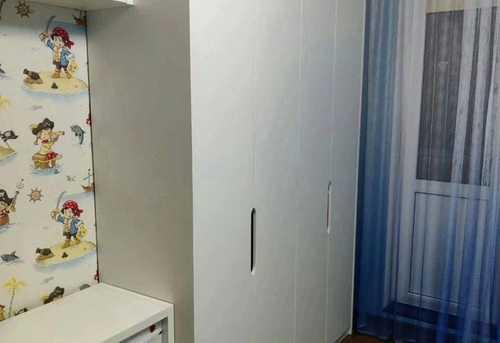 Распашной шкаф в детскую комнату