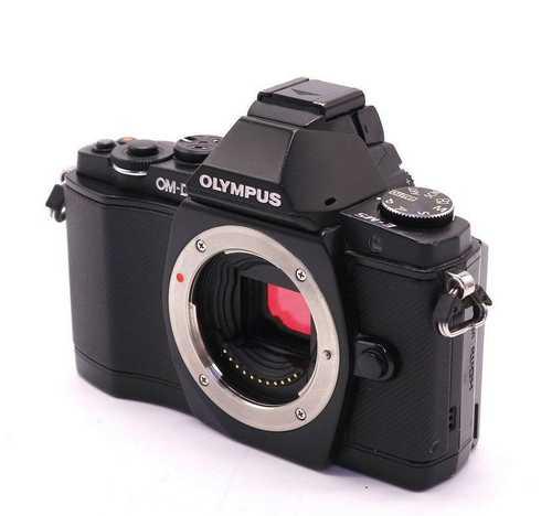 Olympus OM-D E-M5 body (пробег 7570 кадров)