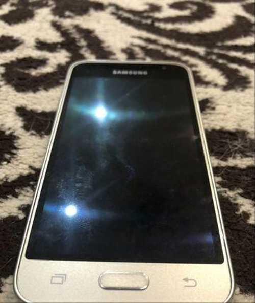 Телефон Samsung j1 6