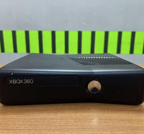 Игровая приставка Xbox 360