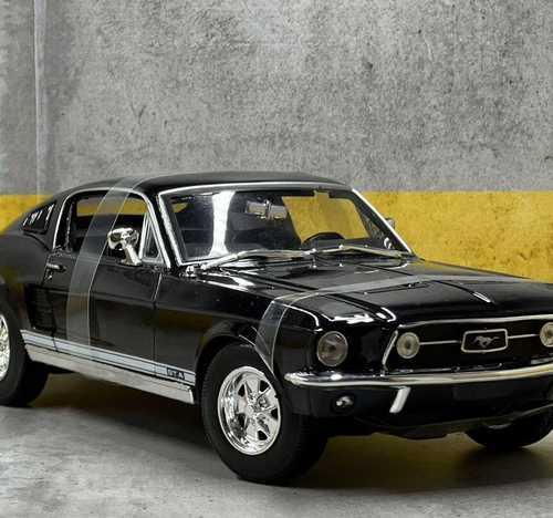 Модель ford mustang 1967 1/18 maisto