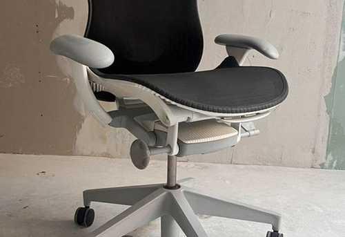 Офисное кресло Herman Miller Mirra 2