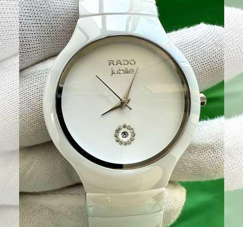 Элегантные керамические часы Rado