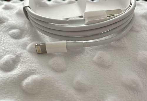 Оригенальный зарядный кабель на iPhone
