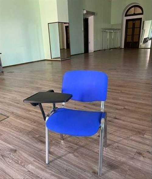 Офисные стулья (со столиком) для конференц-зала