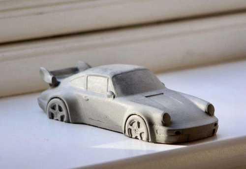 Модель автомобиля Porsche из бетона