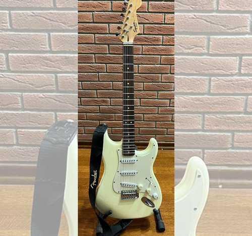 Электрогитара fender и комбоуселитель