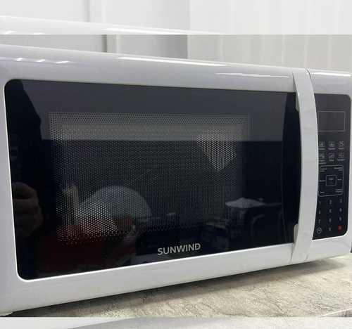 Микроволновая печь SunWind SUN-MW005, 700Вт, 20л